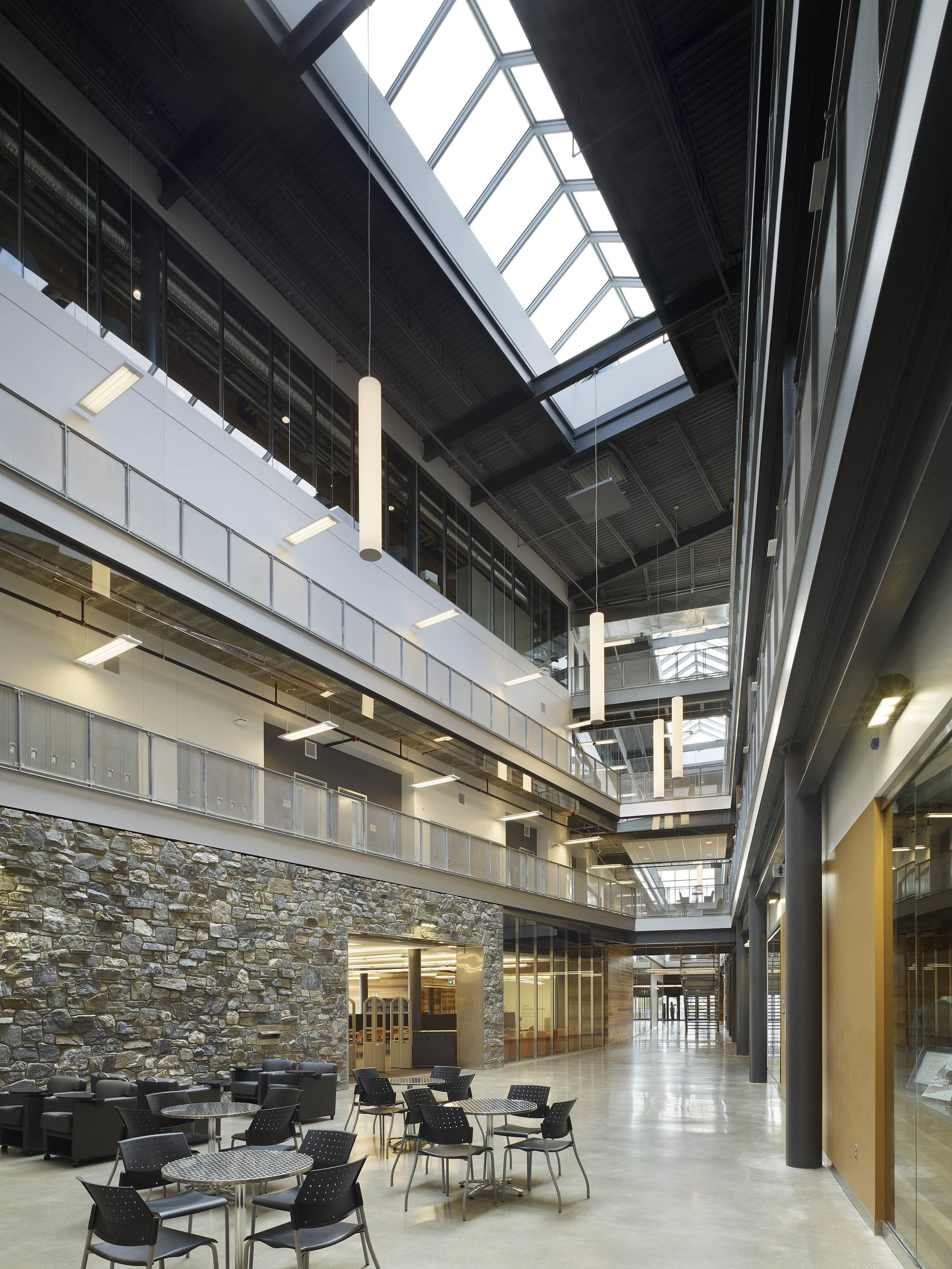 UCN Thompson-Atrium [Library] - Building