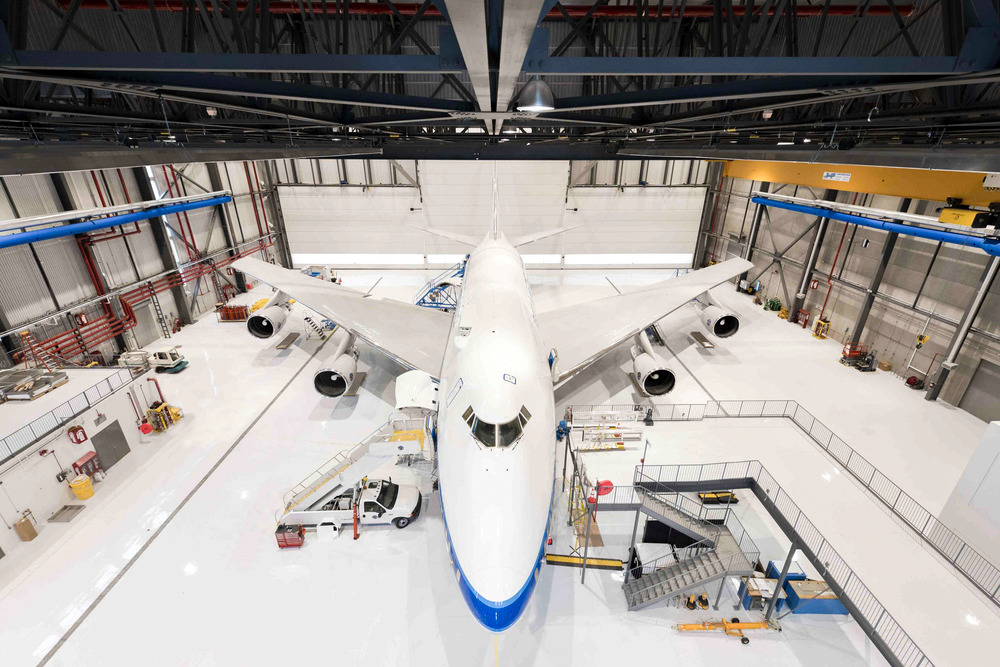 Pratt & Whitney flying testbed in hangar 2, mirabel - Canadian Architect