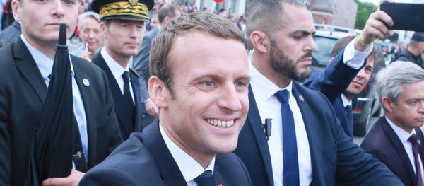 Emmanuel Macron, while muscles in a Release : the coverage that amuses ...