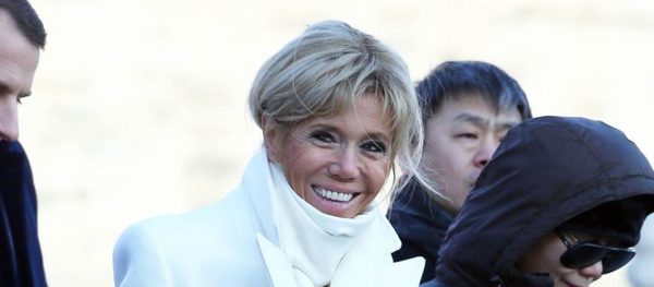 Brigitte Macron : the book that tells the story of his life before his ...