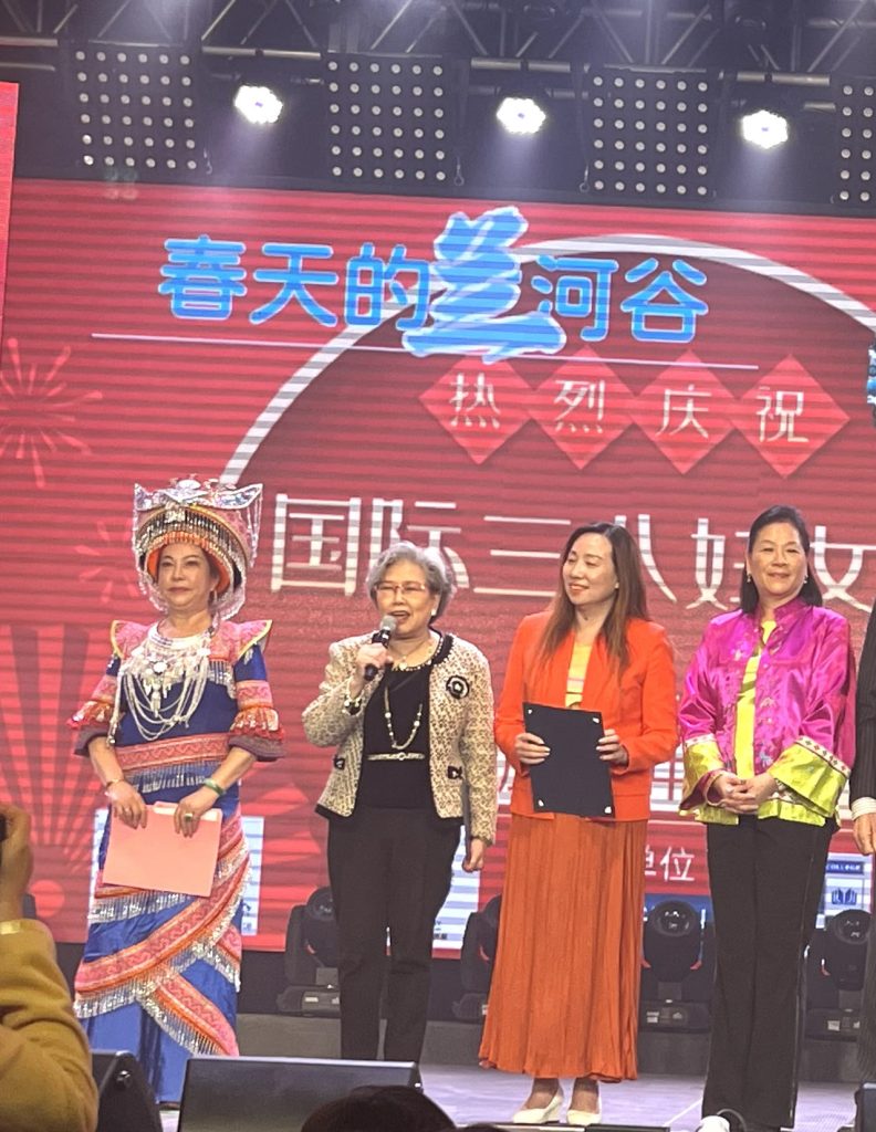 春天的兰河谷 ——庆祝2024年三八国际劳动妇女节 – 传奇文化传媒