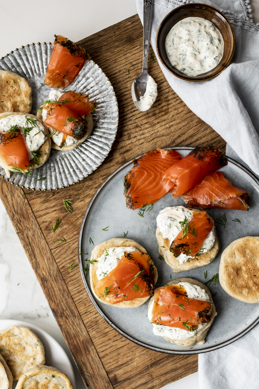 Blinis aux herbes et gravlax de saumon - Glouton
