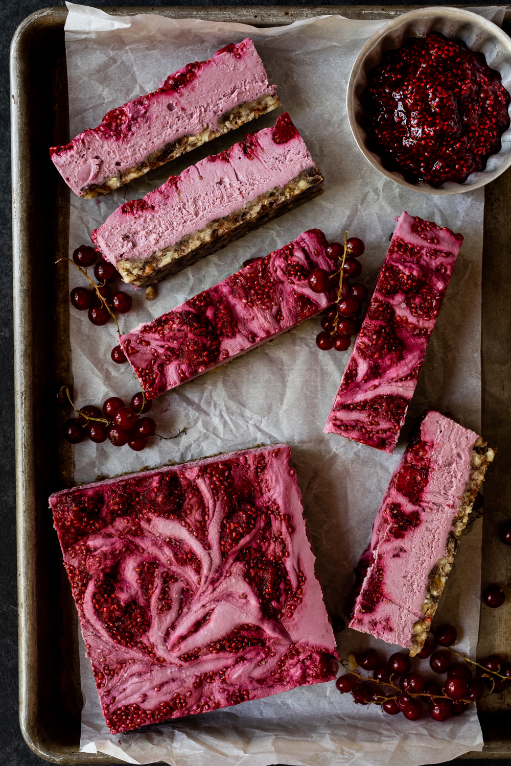 Barres «cheesecake» aux framboises - Glouton